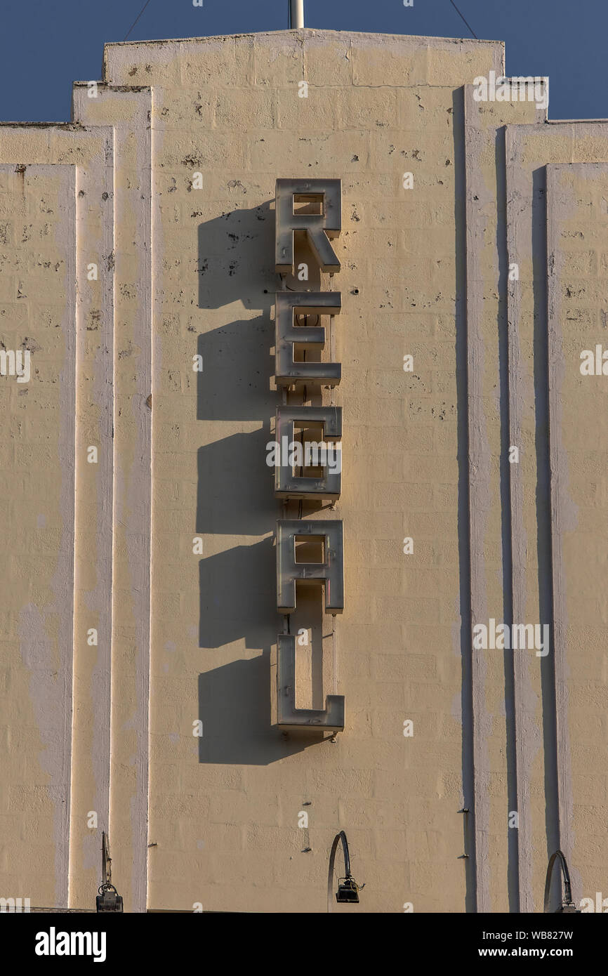 22 Jan 2005-Vintage Art Deco Regal cinema hall old single screen ...