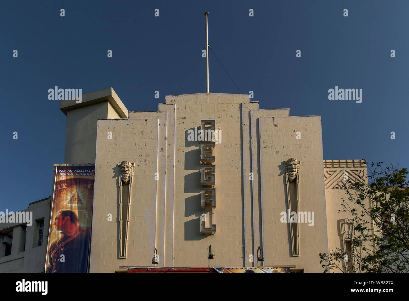 22 Jan 2005-Vintage Art Deco Regal cinema hall old single screen ...