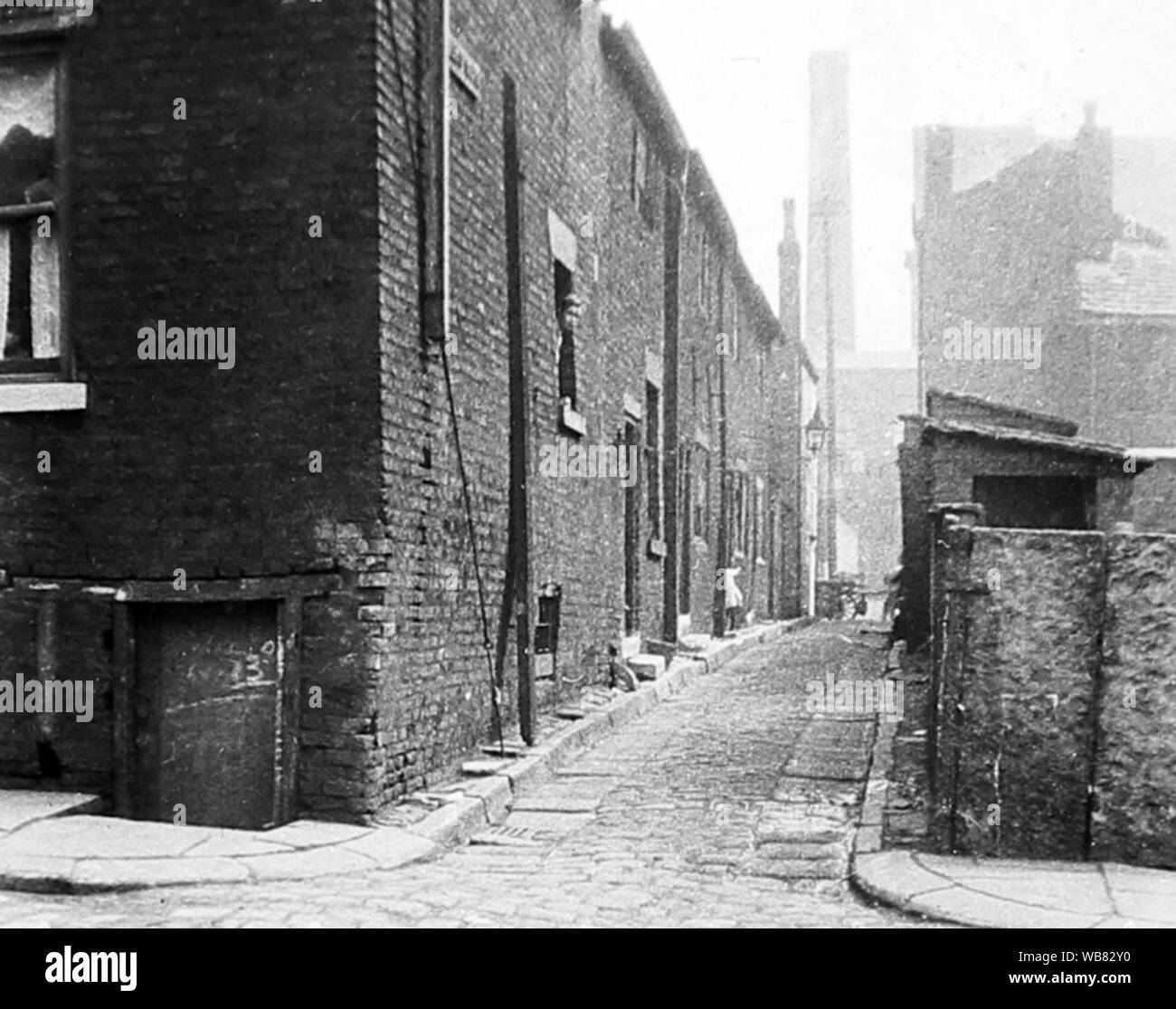 Slum housing, probably Manchester, early 1900s Stock Photo - Alamy
