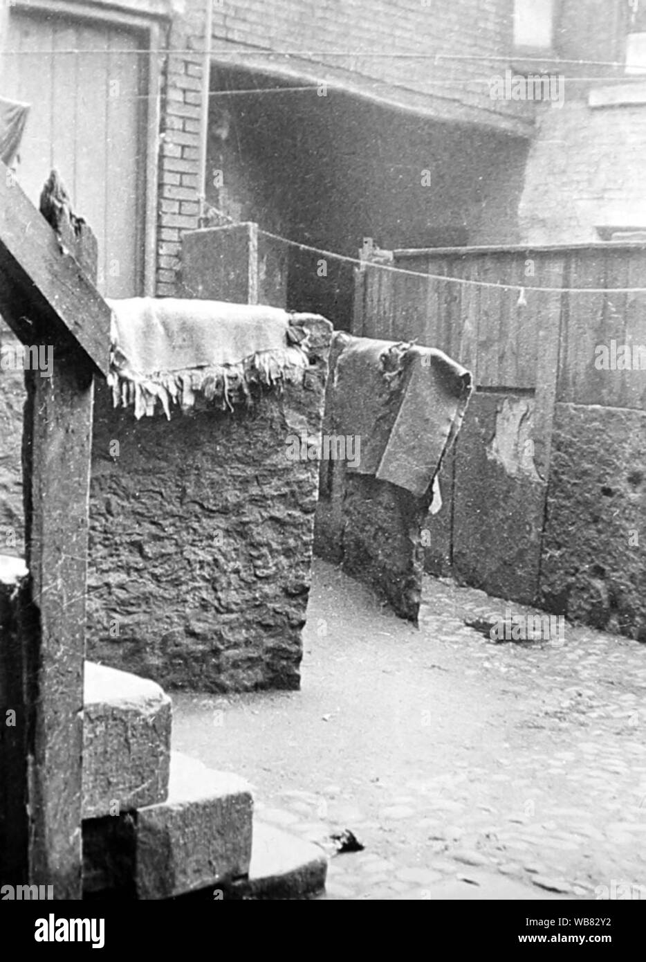 Victorian slums manchester Black and White Stock Photos & Images - Alamy