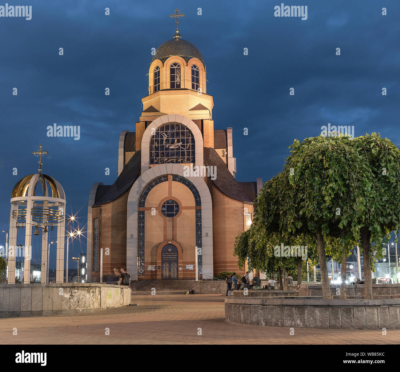 Kiev church at night . Night street lights Stock Photo - Alamy