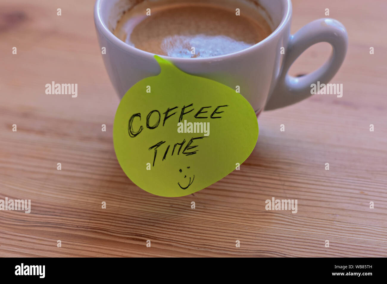 Delicious aromatic cup of coffee whit note- coffee time Stock Photo - Alamy