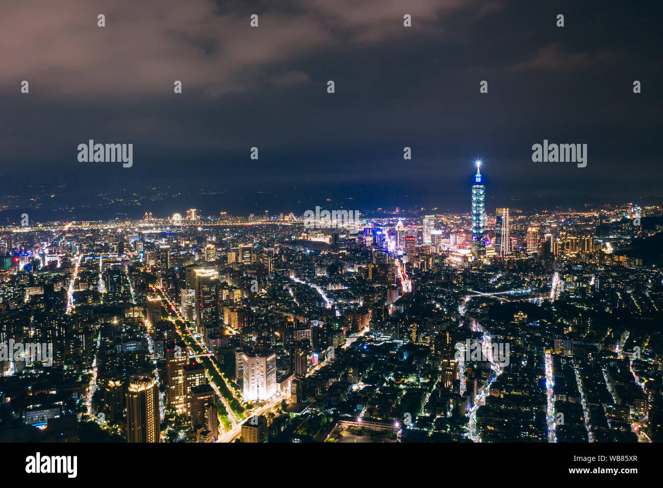 Skyline of taipei city in downtown Taipei, Taiwan Stock Photo - Alamy