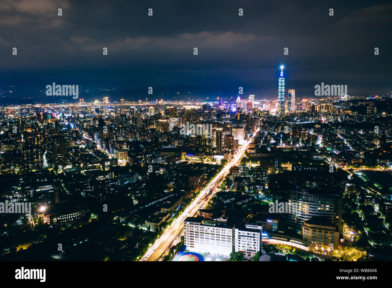 Skyline of taipei city in downtown Taipei, Taiwan Stock Photo - Alamy