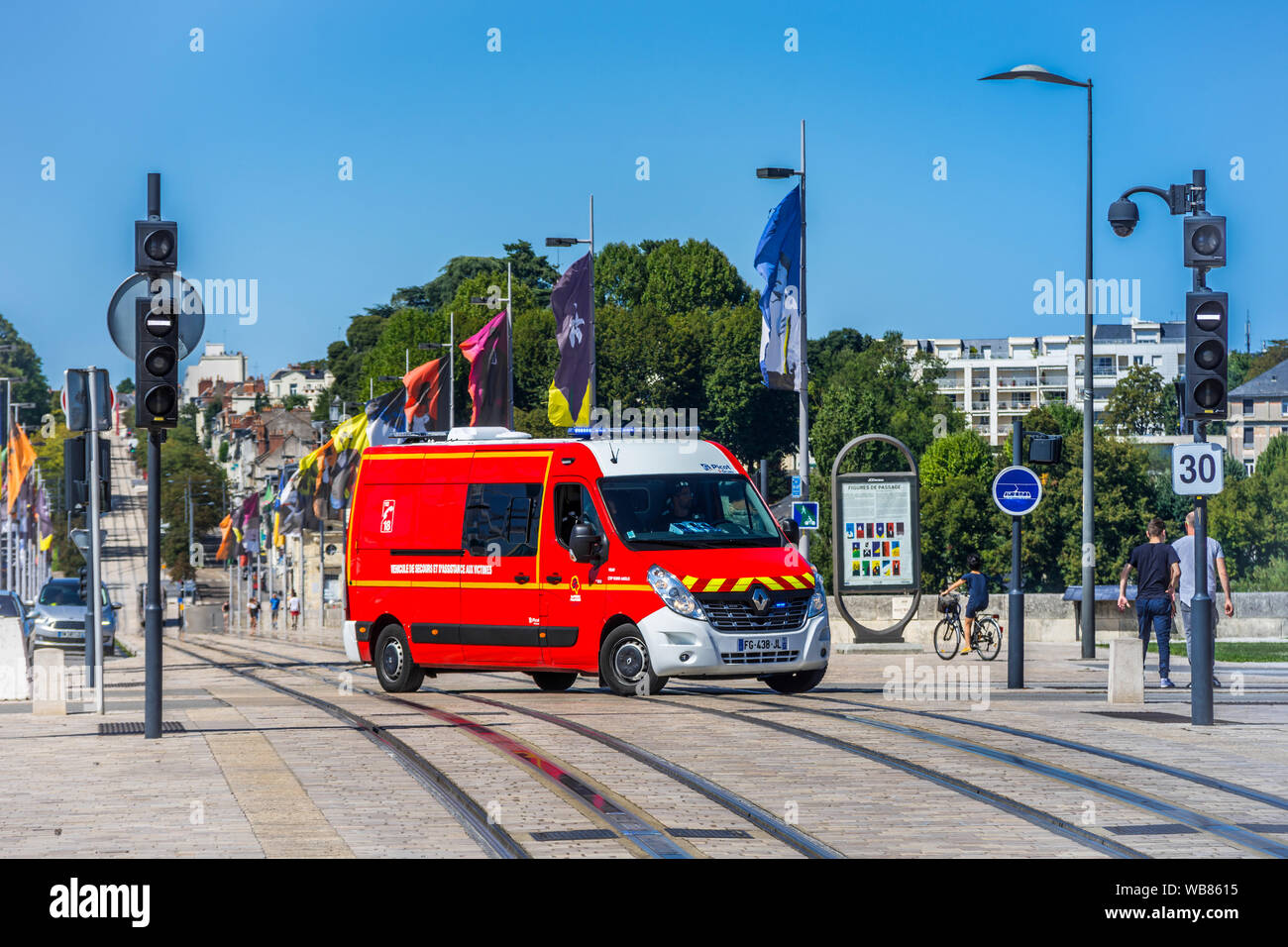 French ambulance samu hi-res stock photography and images - Alamy