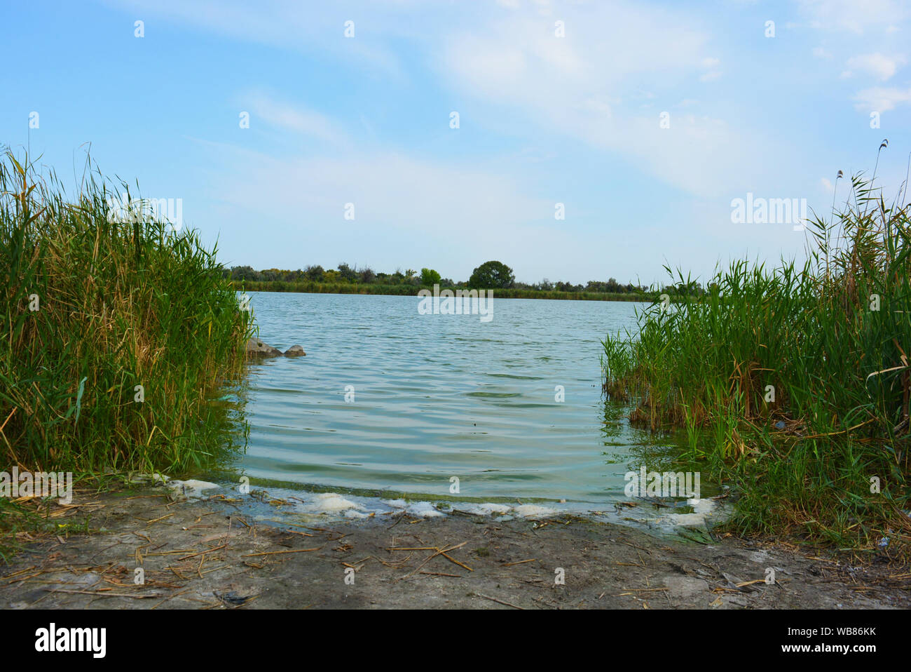 Beautiful view of Samara River with picturesque steep banks and coast ...