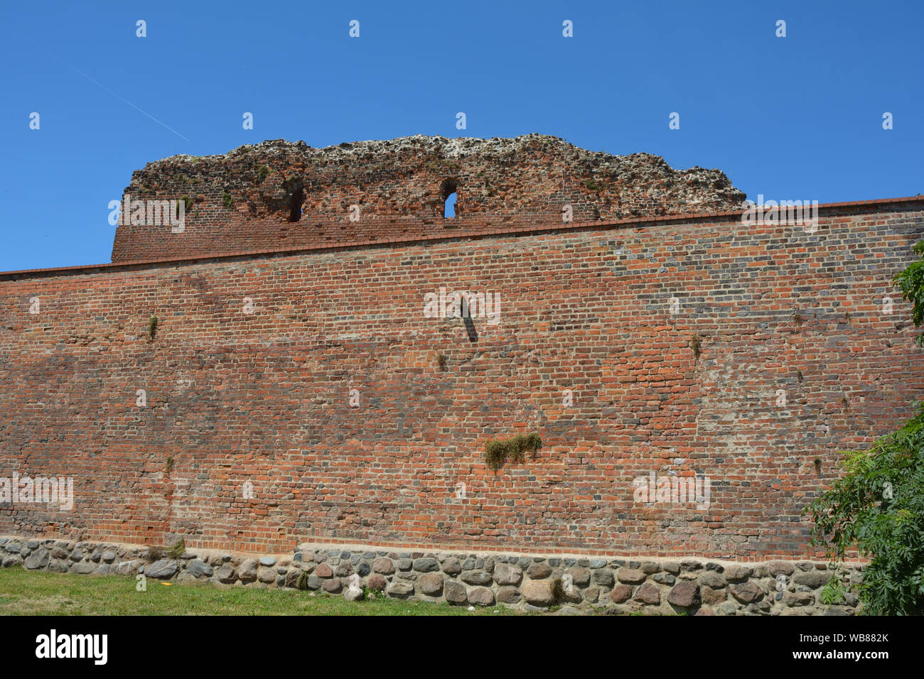 Ruins Of 13th Century Knights Castle High Resolution Stock Photography ...