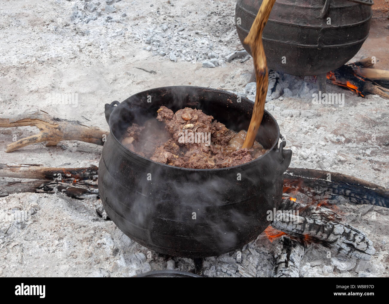 Traditional south african pots hi-res stock photography and images - Alamy