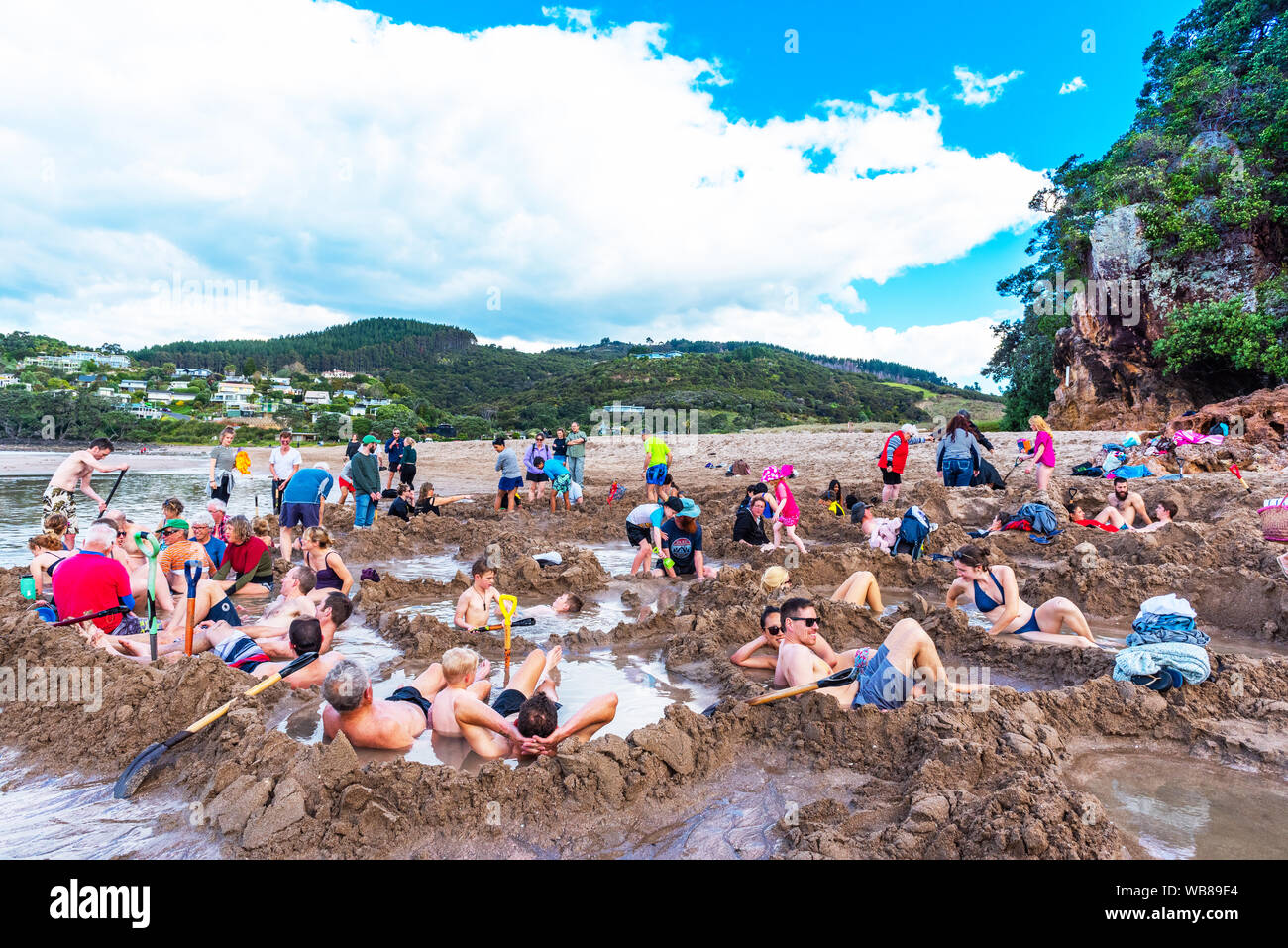 Sandy beach dig hi-res stock photography and images - Alamy