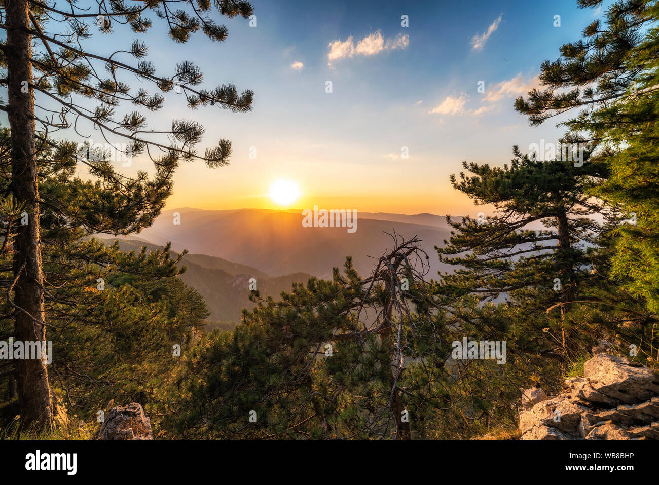 Beautiful scenery bright sun shining hi-res stock photography and ...
