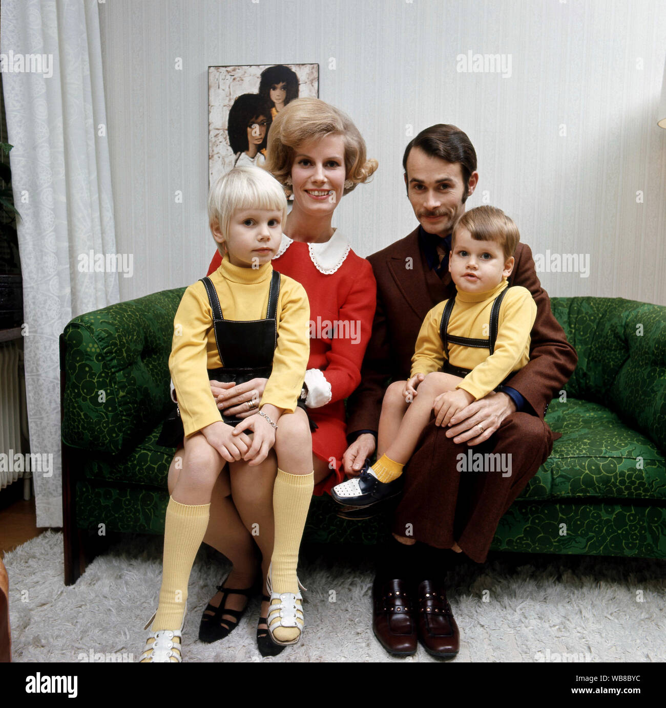 Women's hairstyle 1960s hi-res stock photography and images - Alamy
