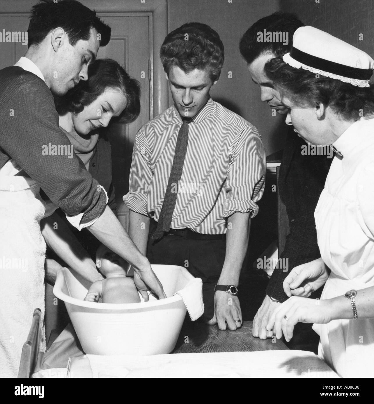Woman with baby 1960s hi-res stock photography and images - Alamy