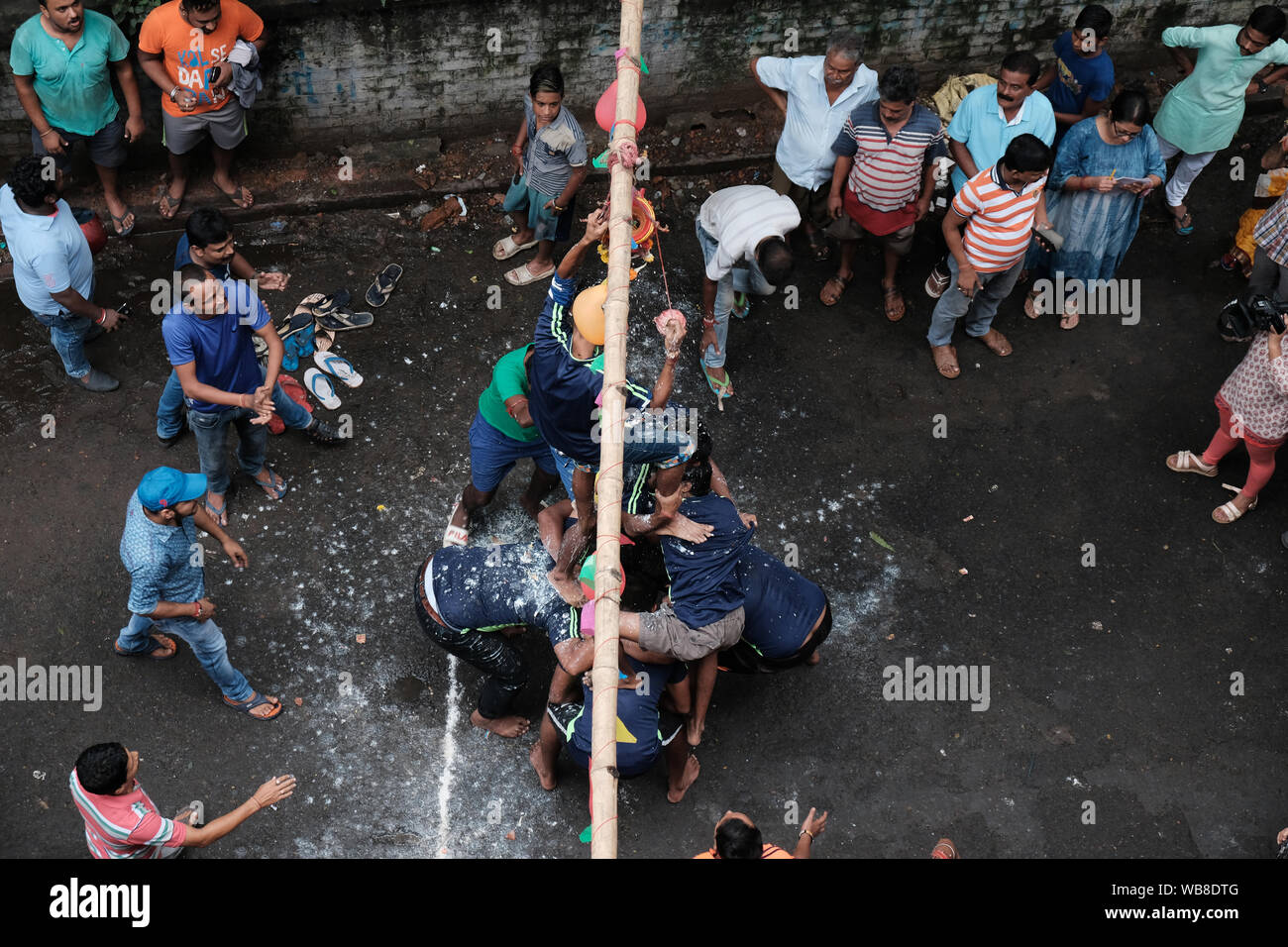 Kolkata, India. 24th Aug, 2019. Devotees of lord Krishna arranged a ...
