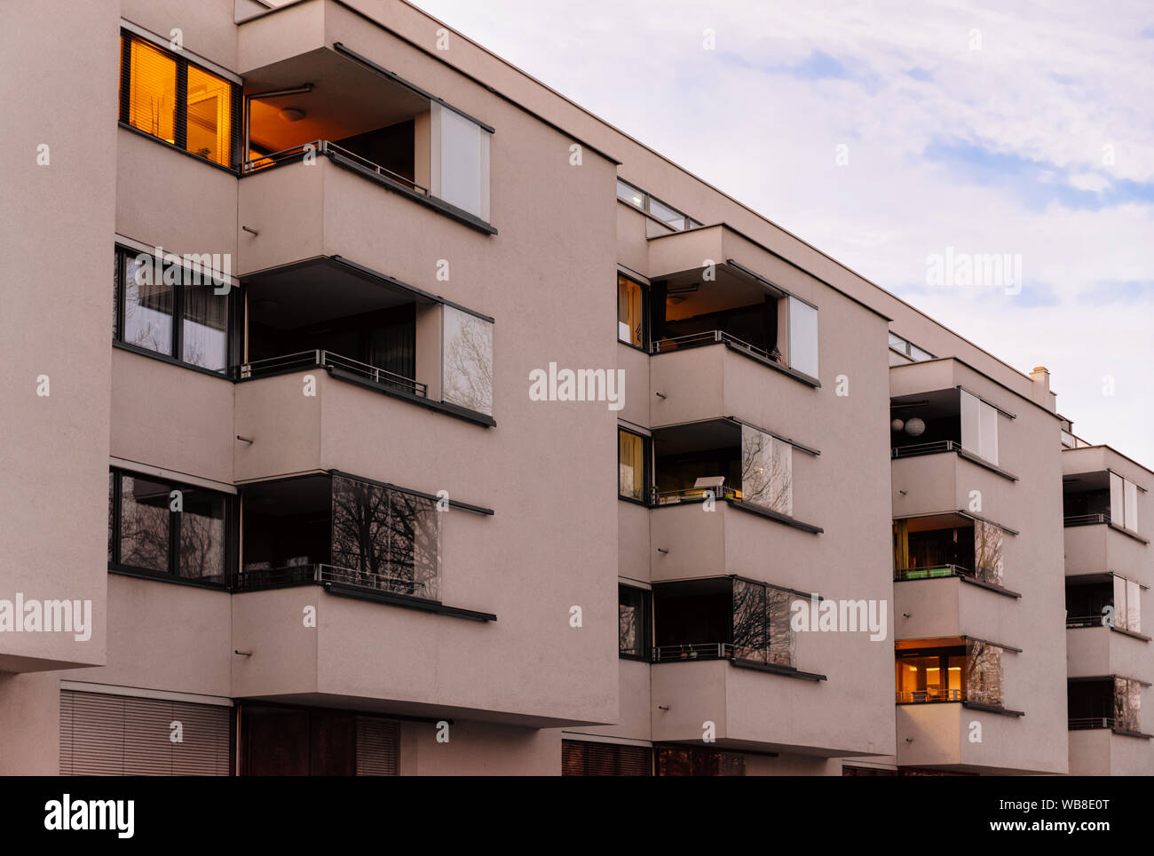Modern buidling hi-res stock photography and images - Alamy