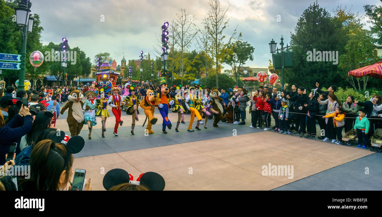 Shanghai disneyland parade hi-res stock photography and images - Alamy