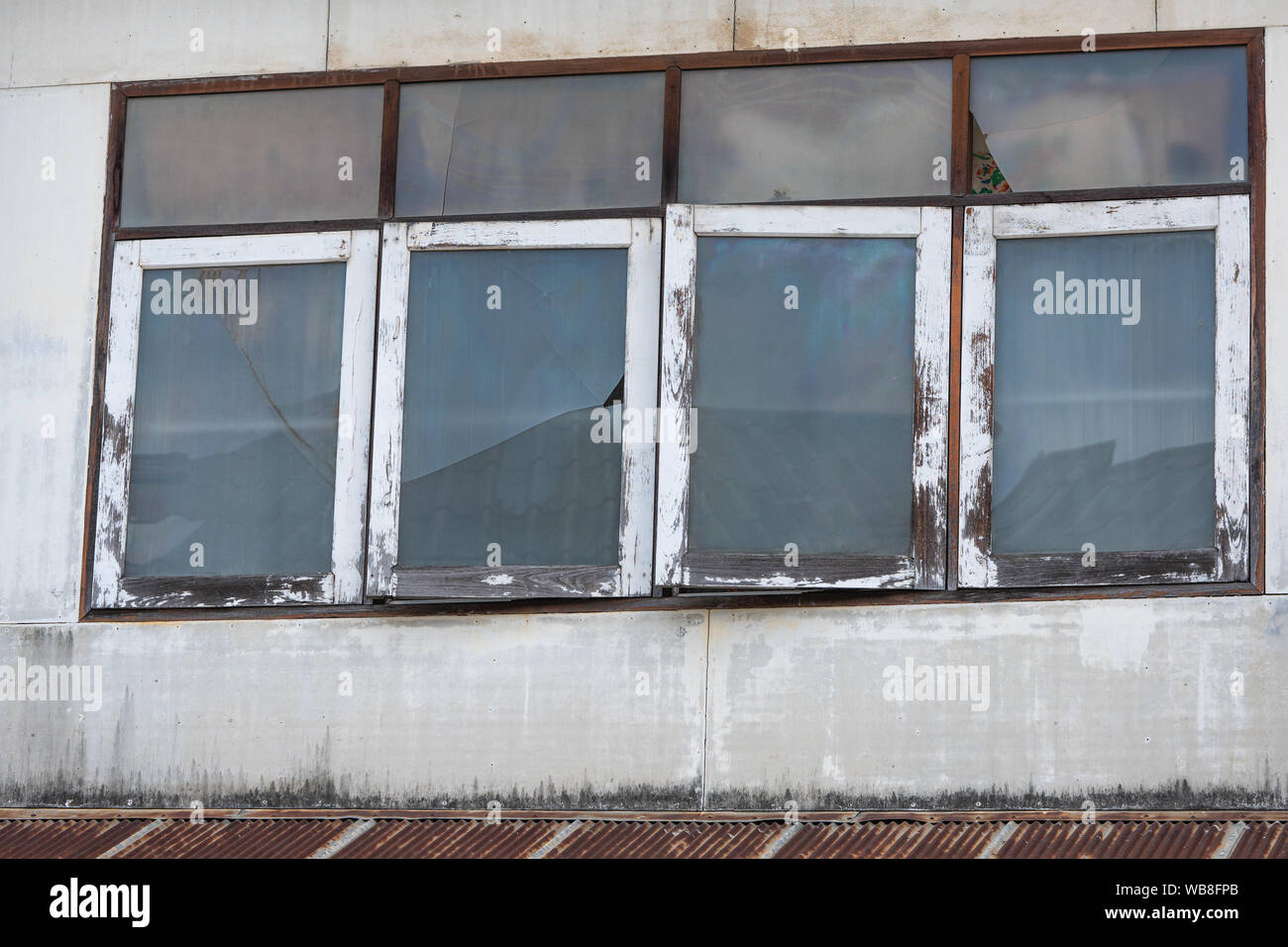 Dirty window hi-res stock photography and images - Alamy
