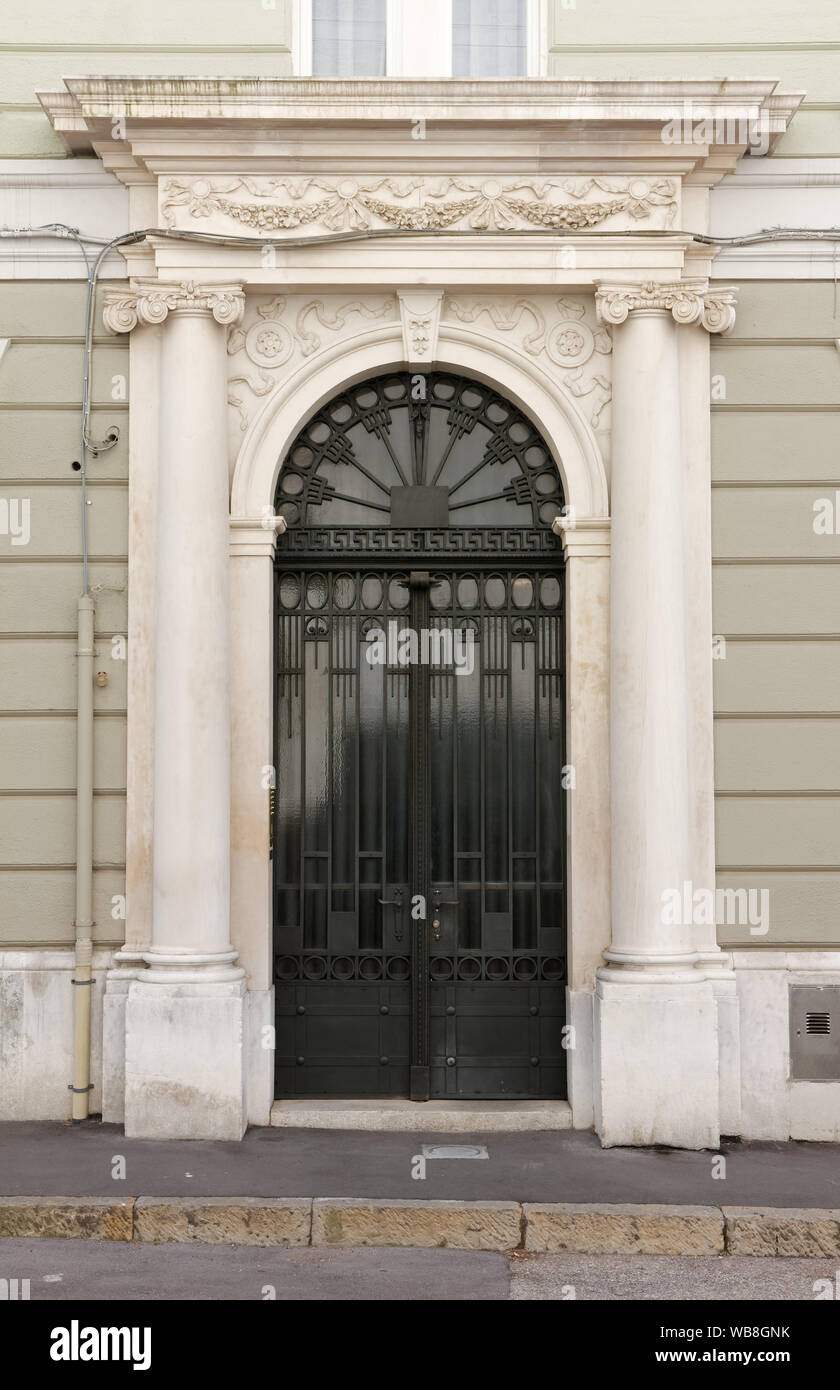 Neoclassic historic hi-res stock photography and images - Alamy