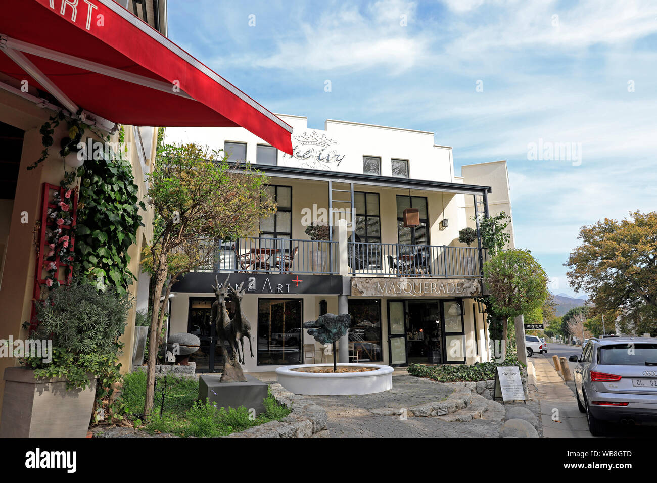 Upmarket shops hi-res stock photography and images - Alamy