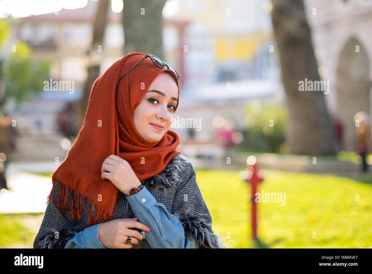 Beautiful muslim girl hi-res stock photography and images - Alamy