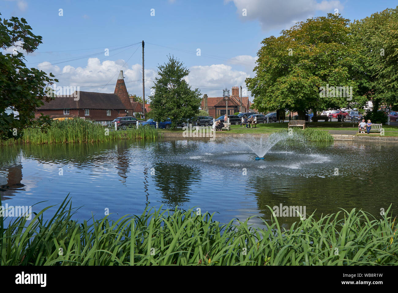 A view of the village pond and fountain in Goudhurst Stock Photo - Alamy