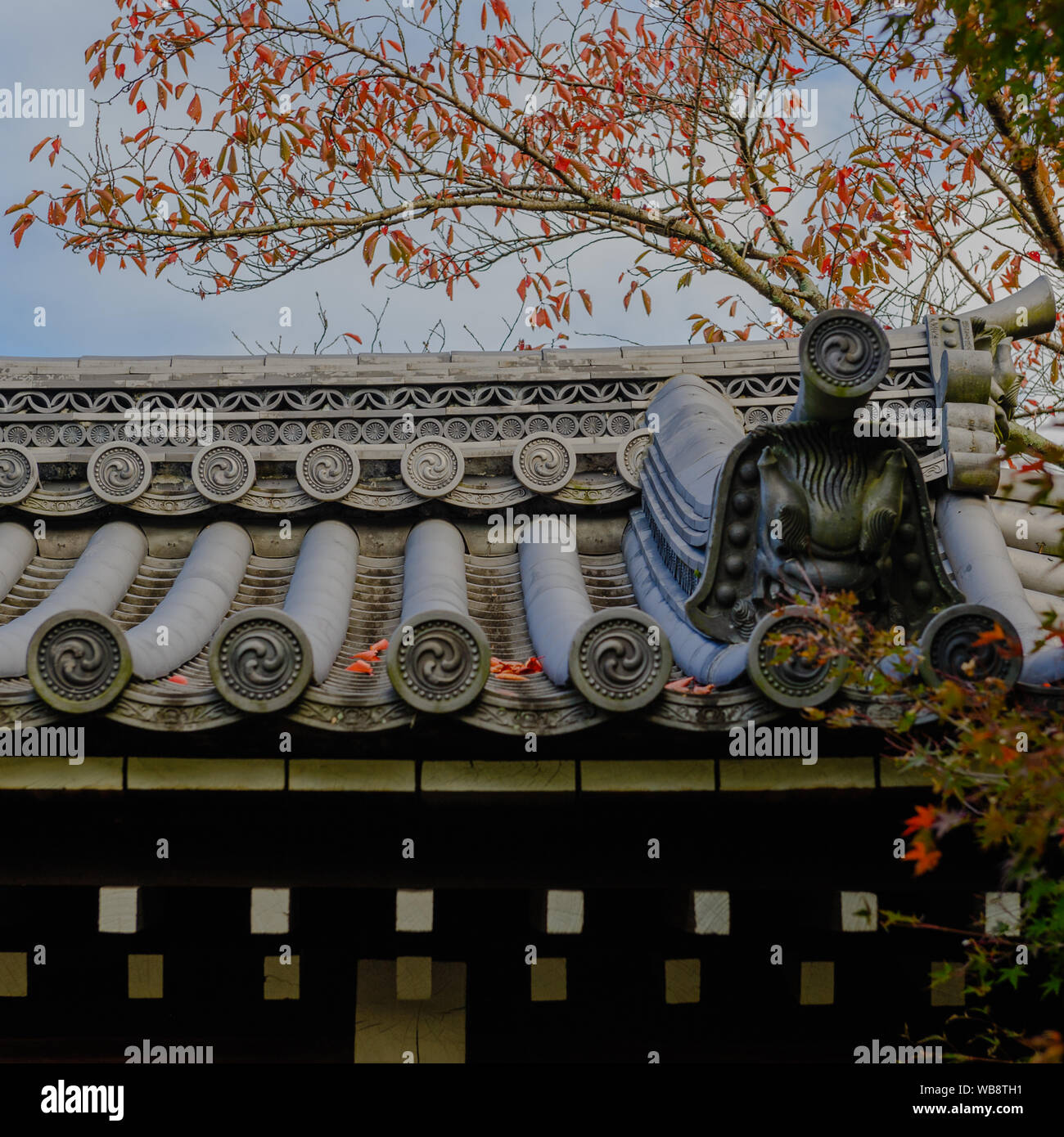Traditional japanese roofing hi-res stock photography and images - Alamy