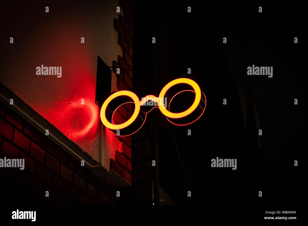 Welcome sign on street light hi-res stock photography and images - Alamy