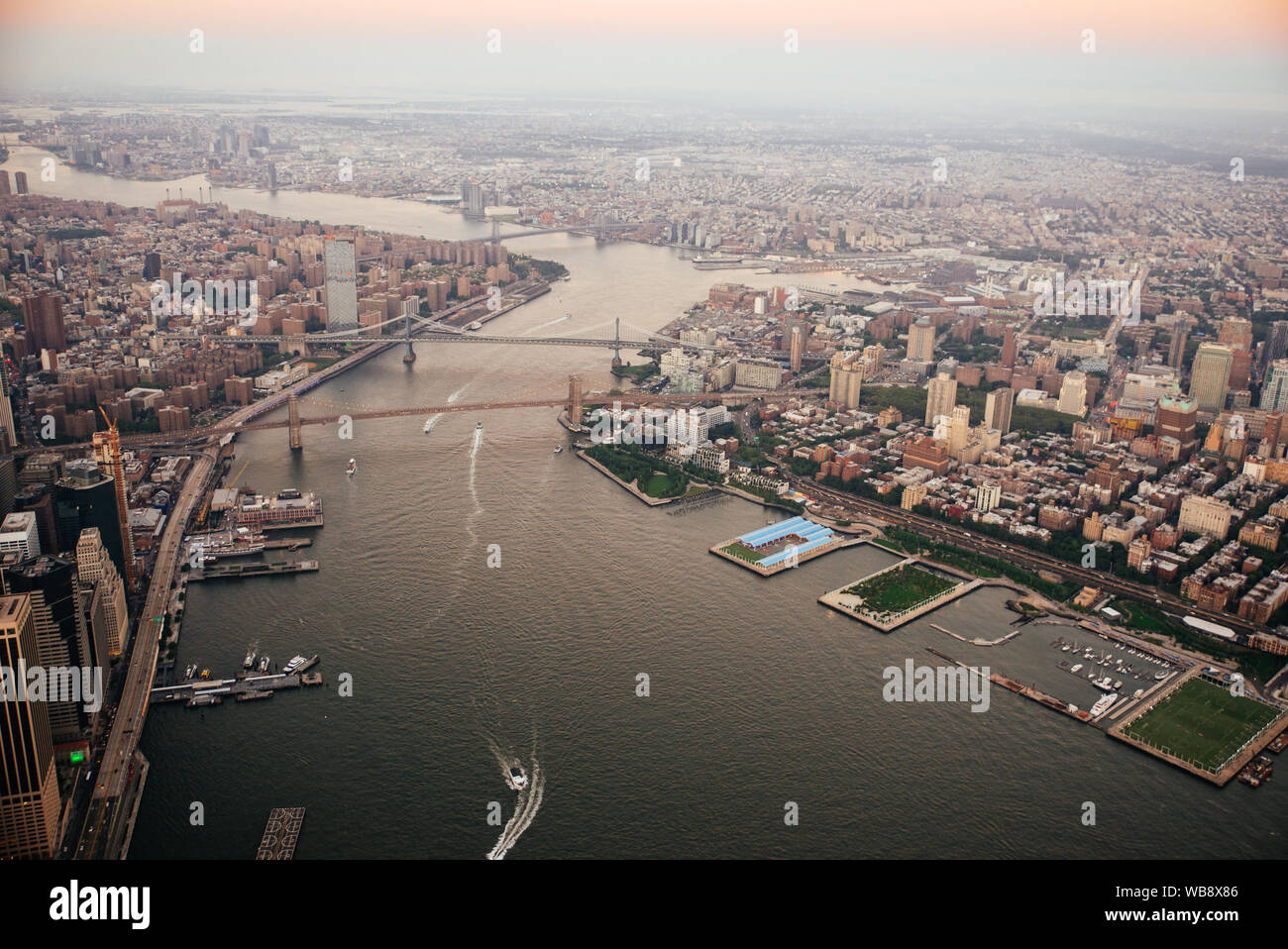 Aerial top view brooklyn bridge hi-res stock photography and images - Alamy