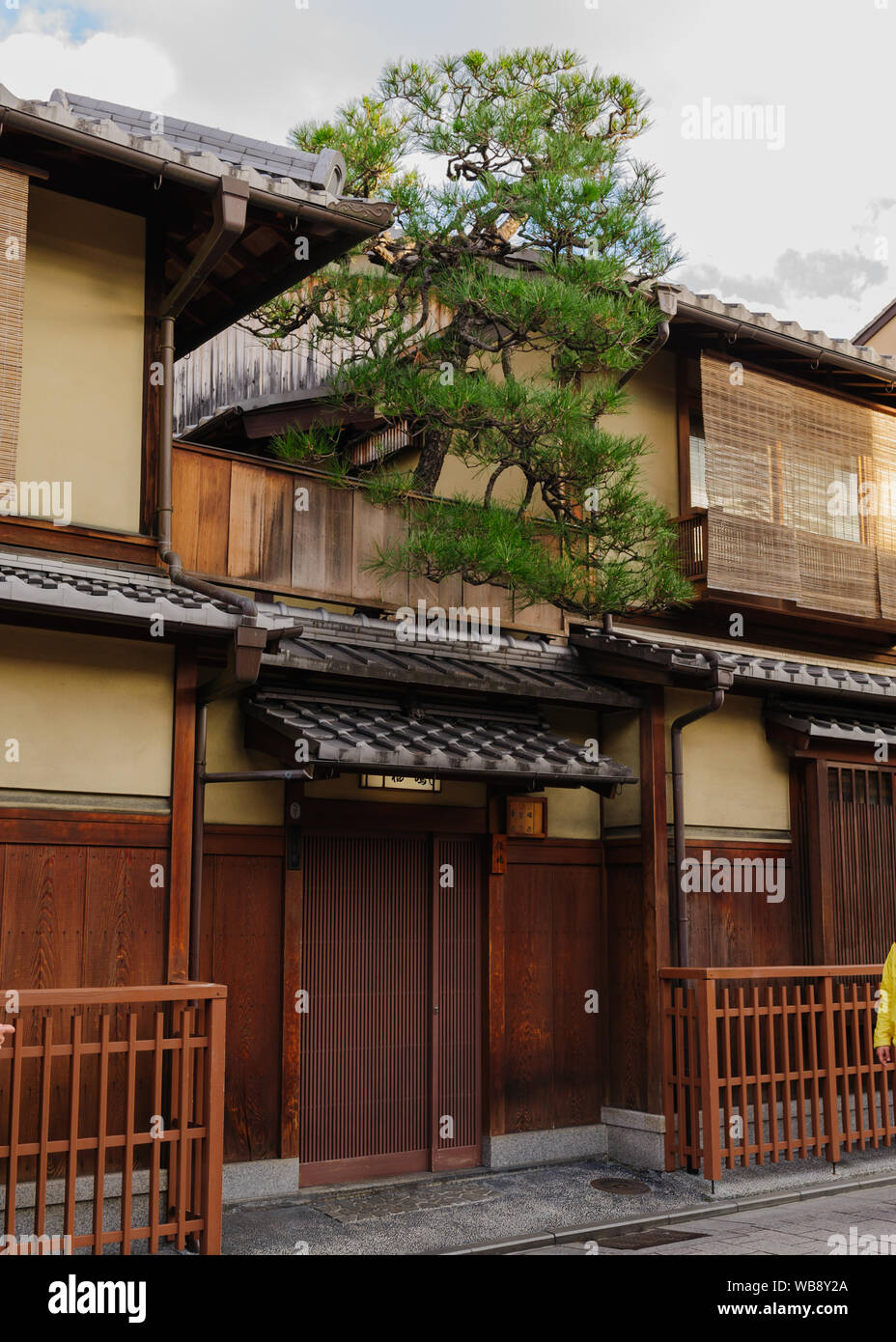 Japanese traditional shaped roof hi-res stock photography and images ...