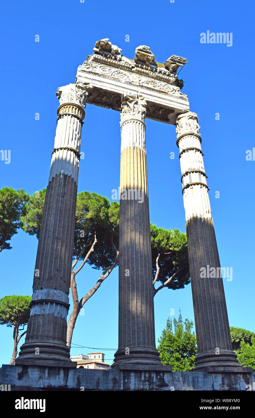 Three columns hi-res stock photography and images - Alamy