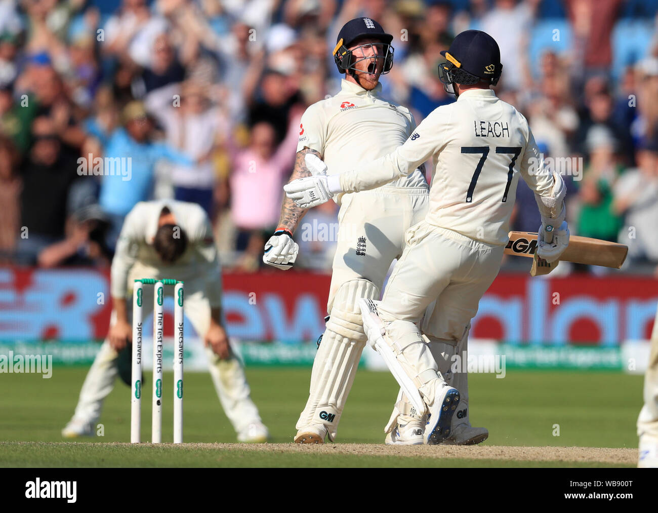 Jack leach celebrate winning third ashes test match headingley hi-res ...