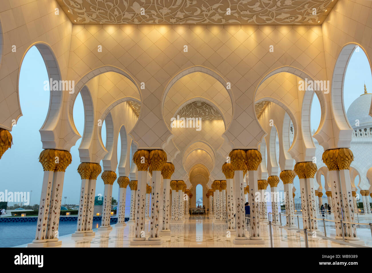 Arcades with stone arches hi-res stock photography and images - Alamy