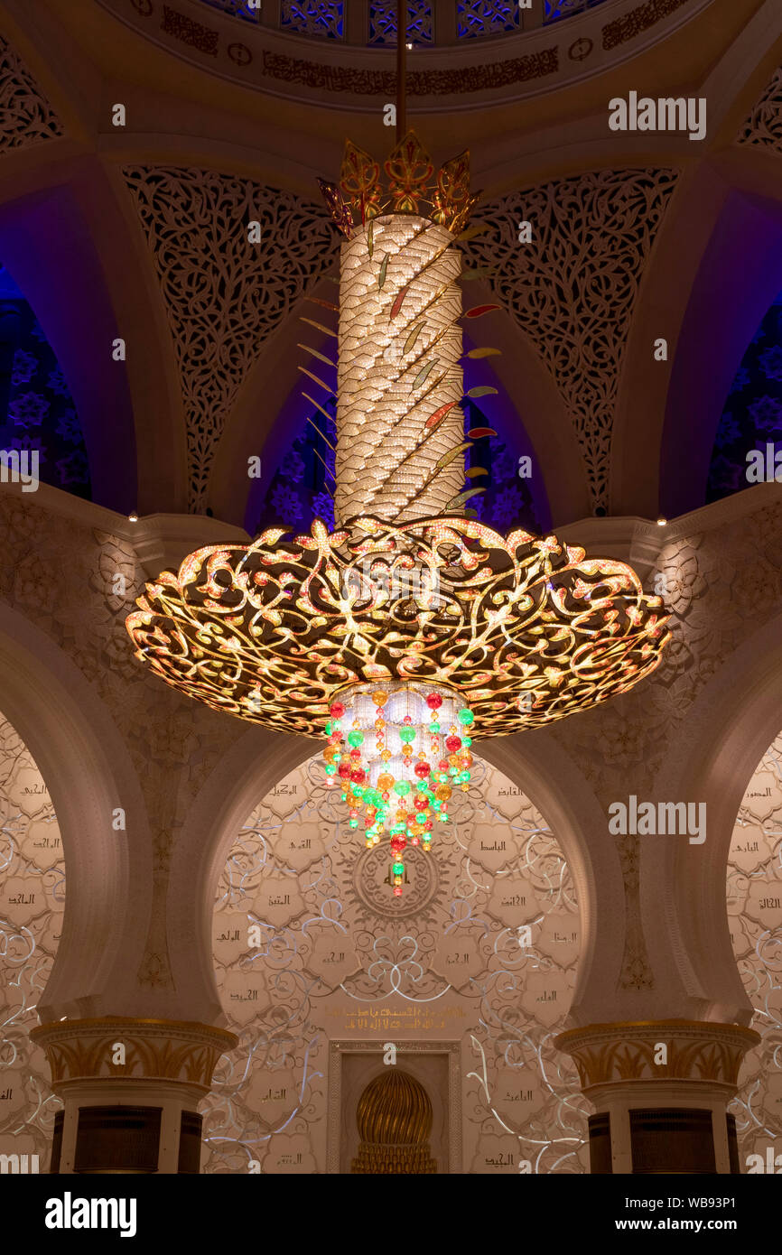 interior of main prayer hall, Sheikh Zayed Grand Mosque, Abu Dhabi ...