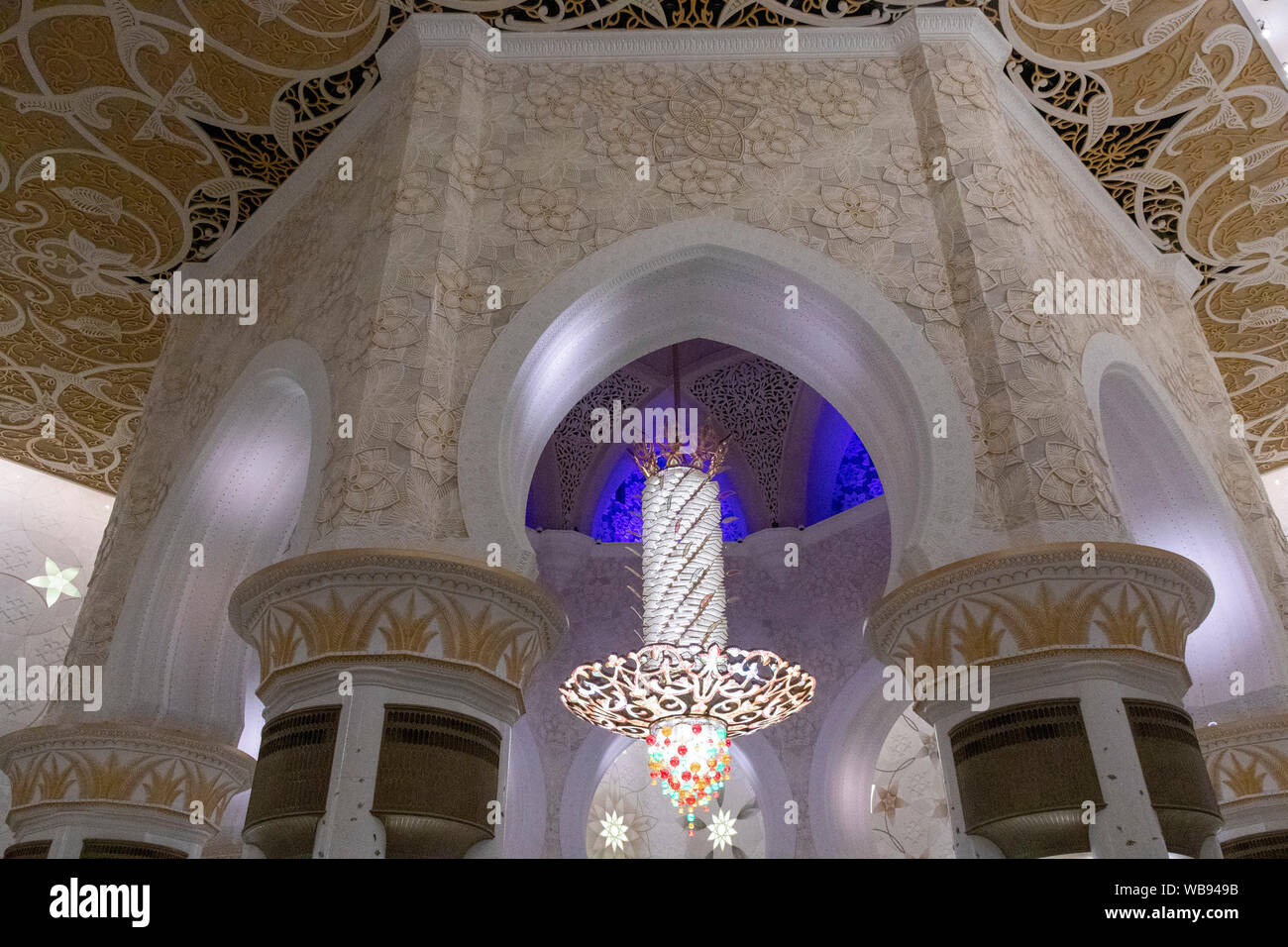 interior of main prayer hall, Sheikh Zayed Grand Mosque, Abu Dhabi ...