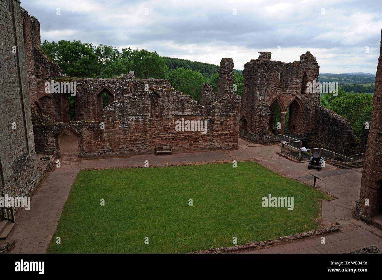 A view of the courtyard at Goodrich Castle, Herefordshire Stock Photo ...