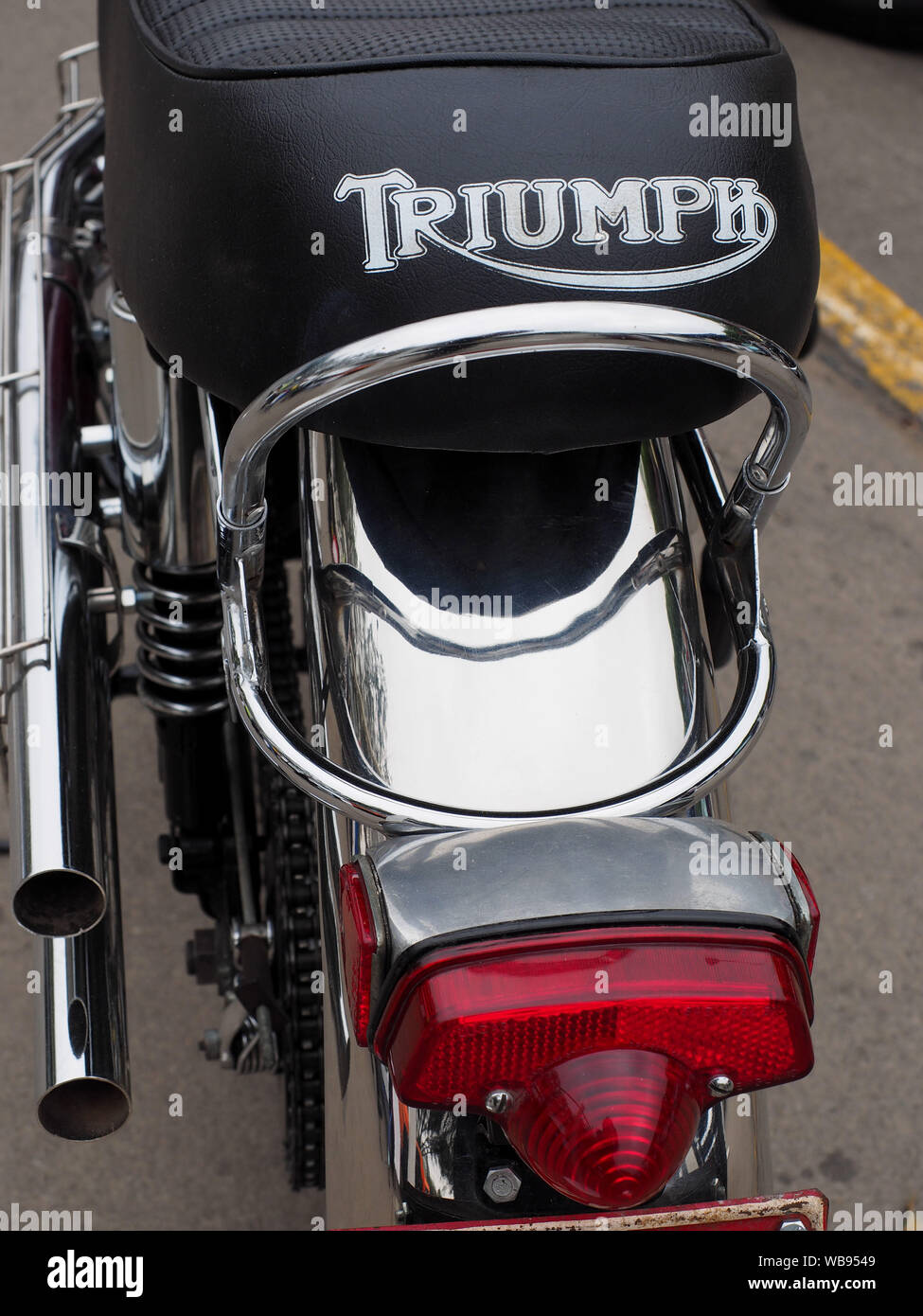 Vintage triumph motorcycle hi-res stock photography and images - Alamy