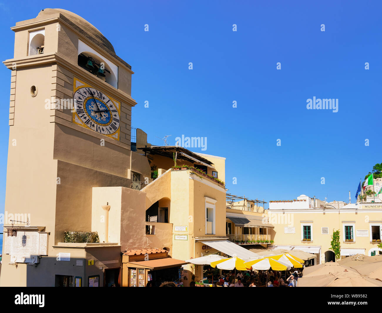 Capri piazza table hi-res stock photography and images - Alamy