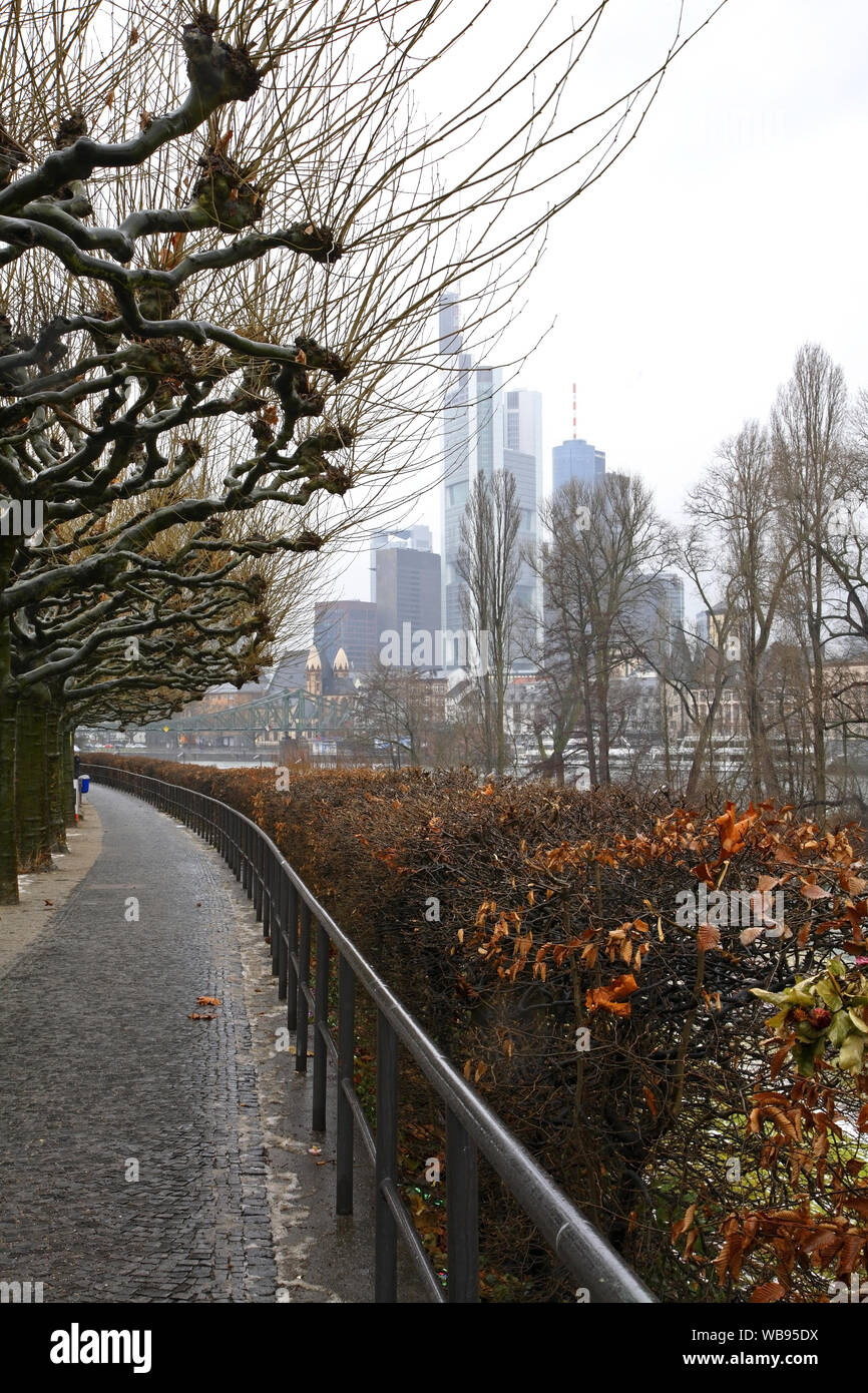 Embankment in frankfurt am hi-res stock photography and images - Alamy