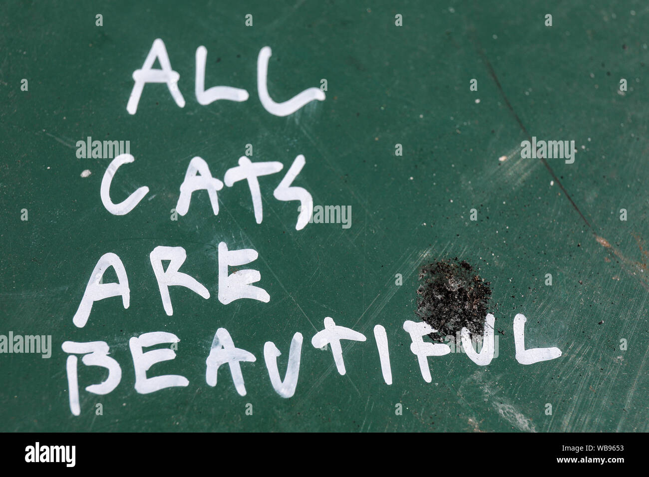 Public trash hi-res stock photography and images - Alamy