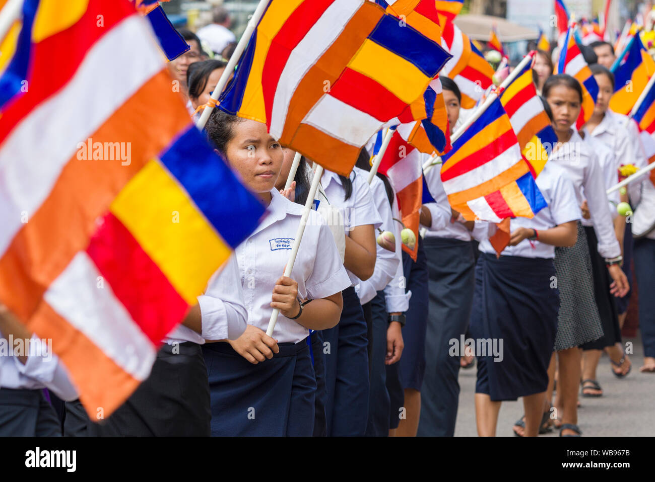 procession of monks, nuns and college students during the Meak Bochea ...