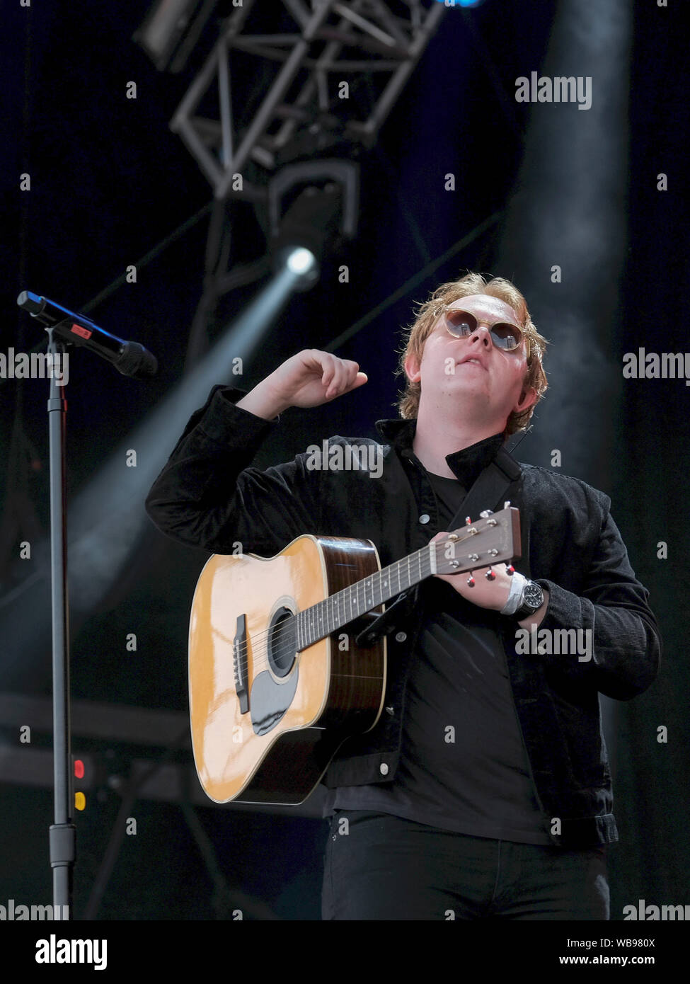 Internationally acclaimed Scottish award winning singer-songwriter and ...