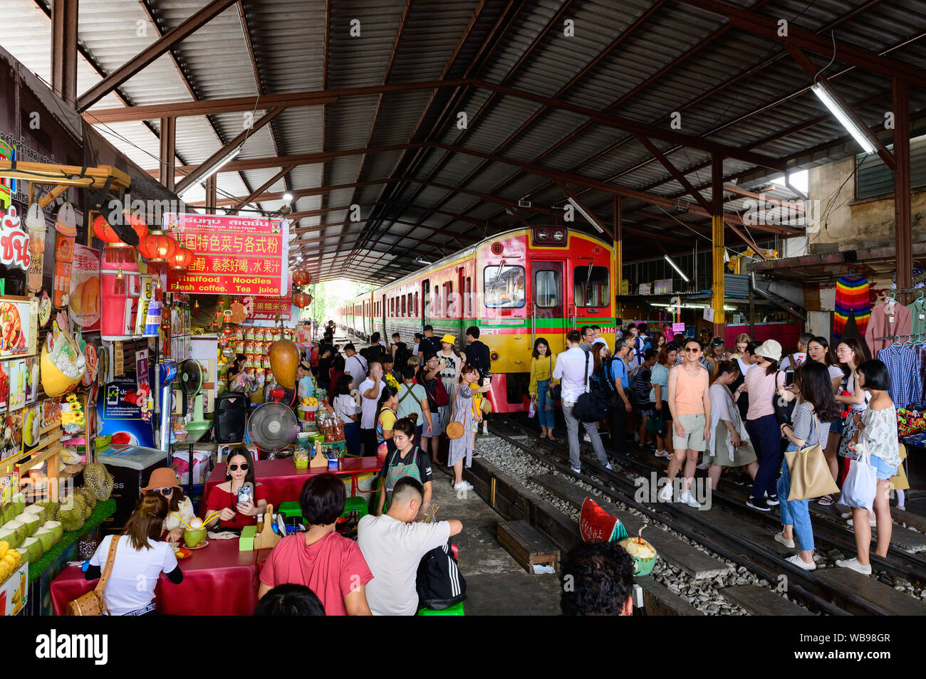 Maeklong station hi-res stock photography and images - Alamy