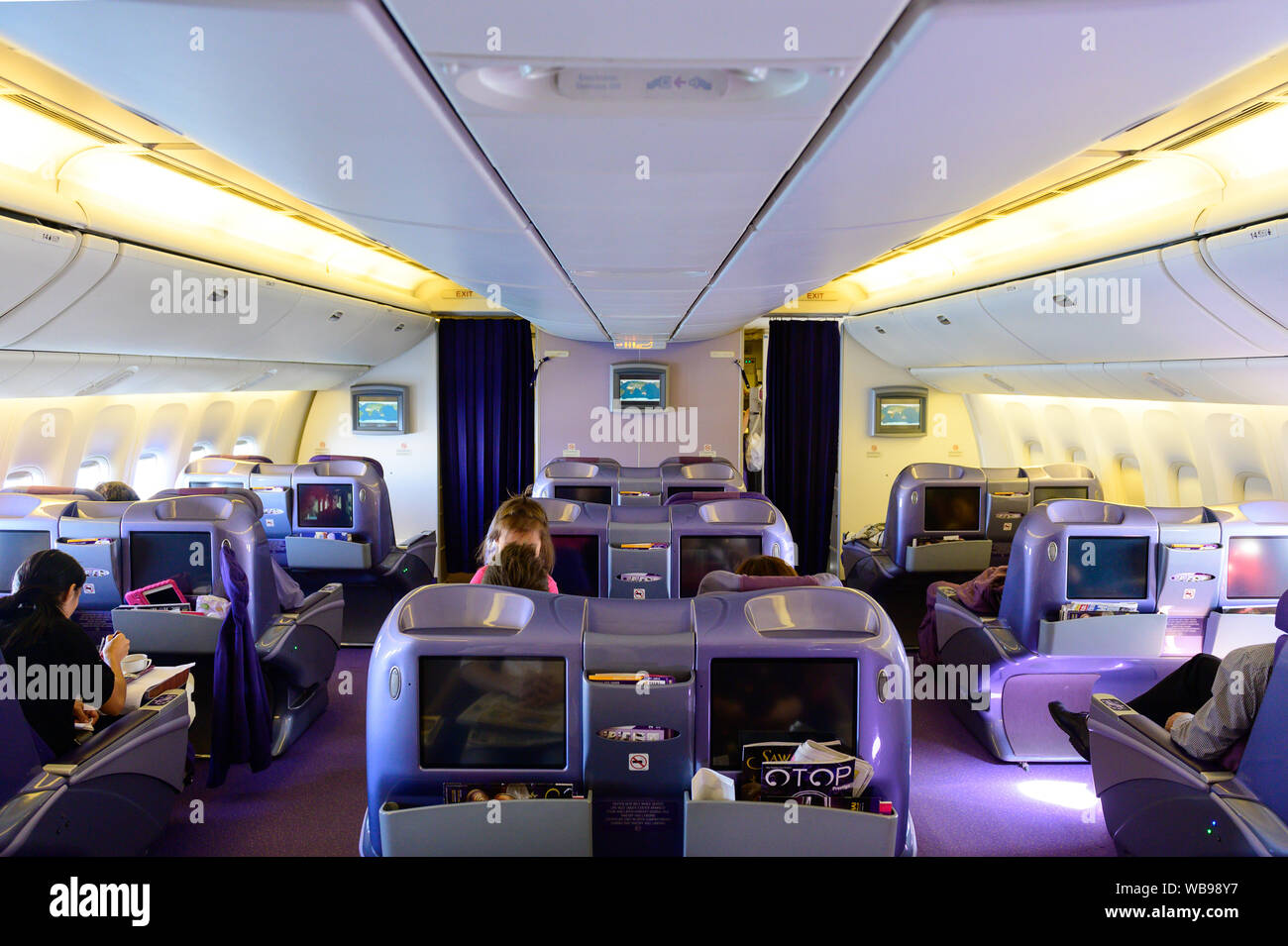 Thai Airways Boeing 777-200ER business class seats Stock Photo - Alamy Thai Airways Boeing 777-200ER business class seats Stock Photo - Alamy