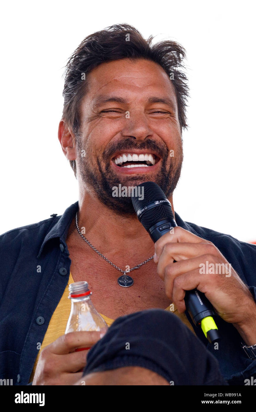 Manu Bennett at the 1st German Castle Con at Schloss Burg an der Wupper ...