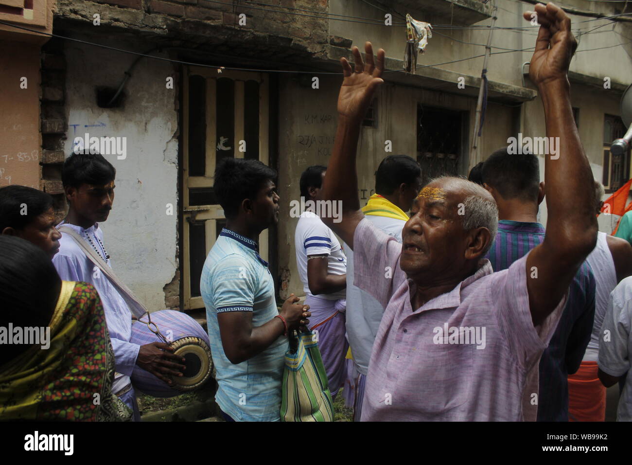 Kolkata, India. 25th Aug, 2019. People from Hindu religion celebrating ...