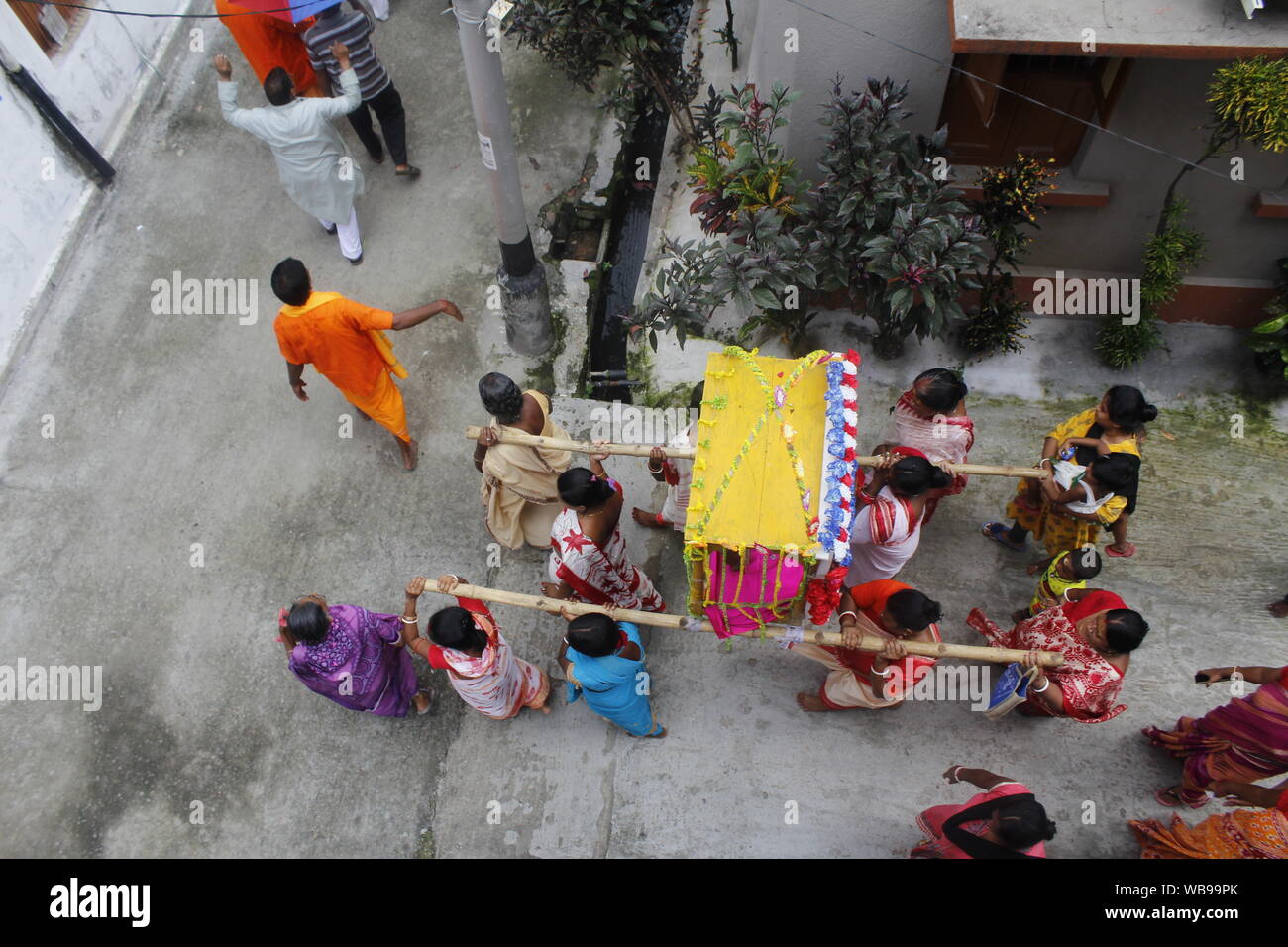 Kolkata, India. 25th Aug, 2019. People from Hindu religion celebrating ...