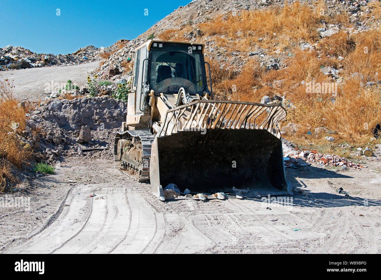 Wrecked bulldozer hi-res stock photography and images - Alamy