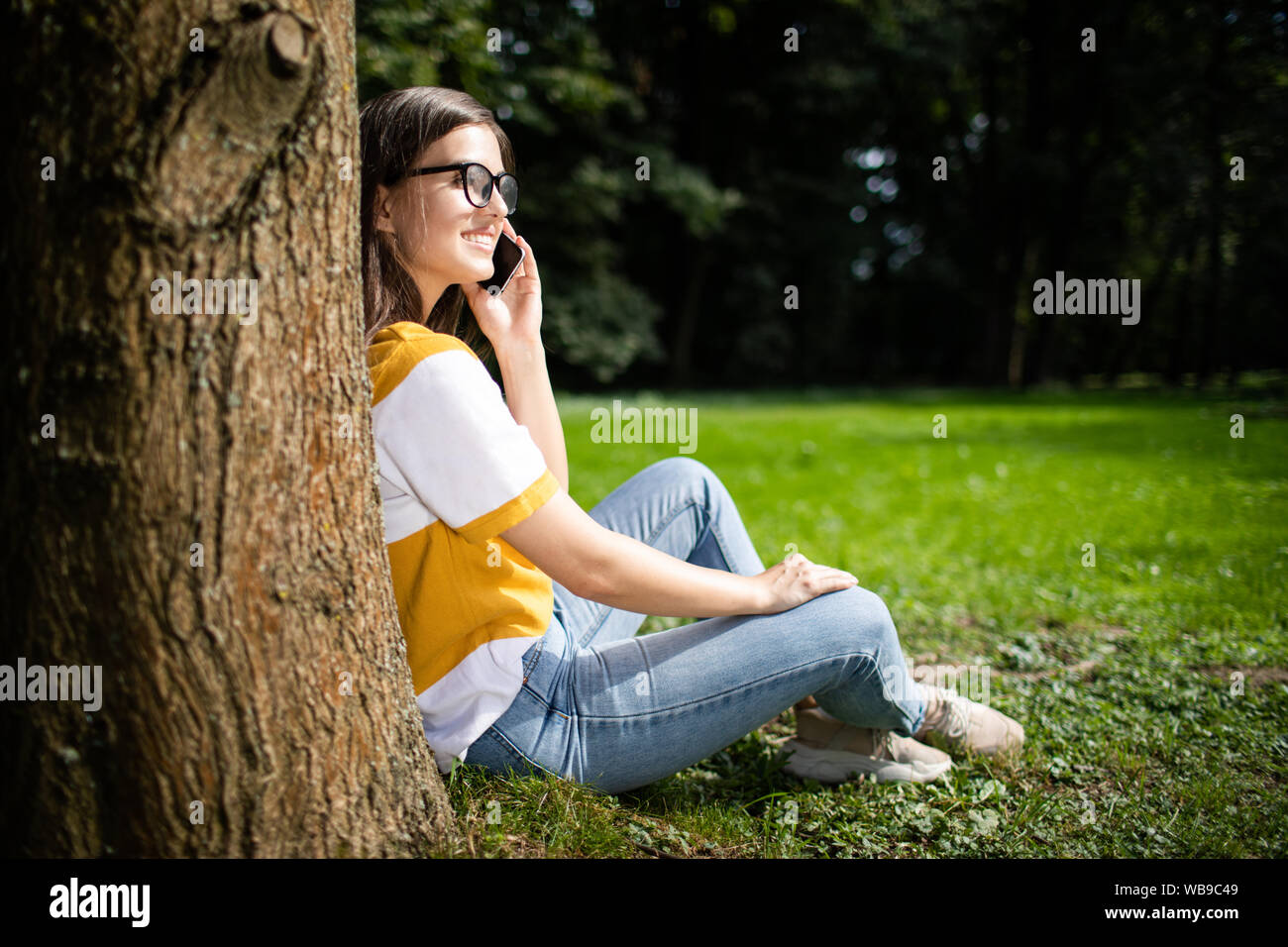 Resting against tree hi-res stock photography and images - Alamy
