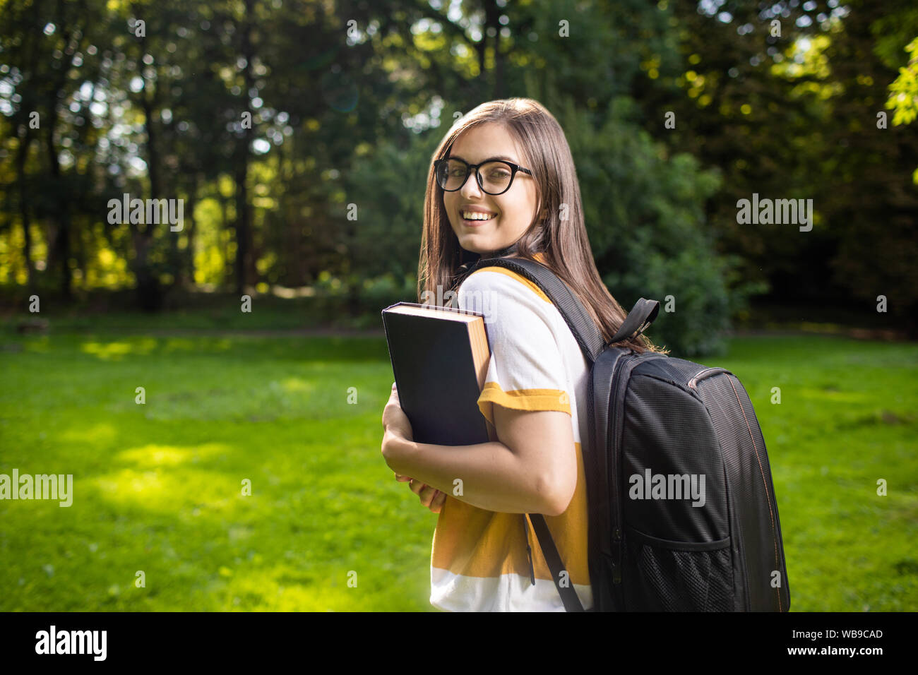 Pretty college girl going college hi-res stock photography and images ...