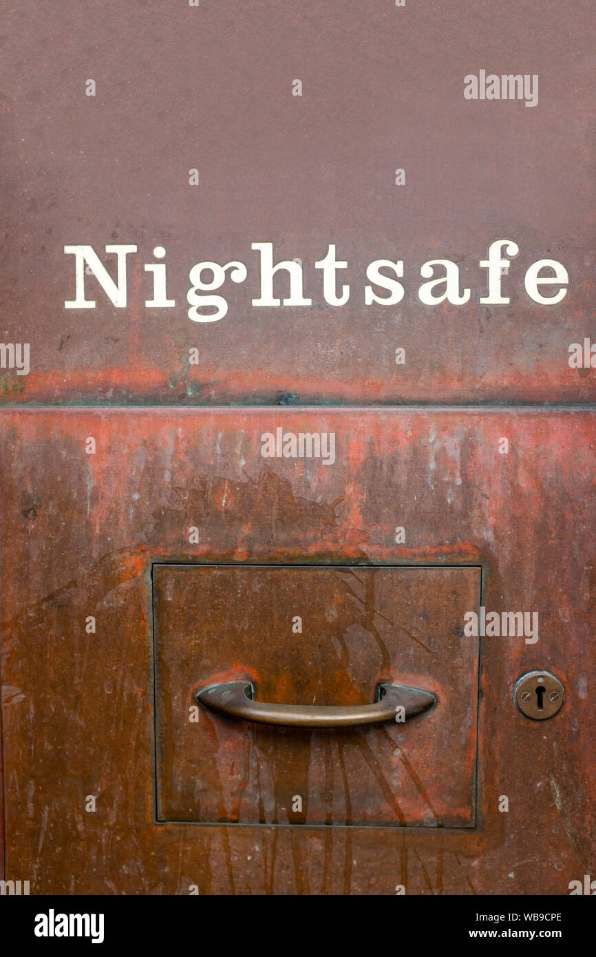 Night deposit box hi-res stock photography and images - Alamy
