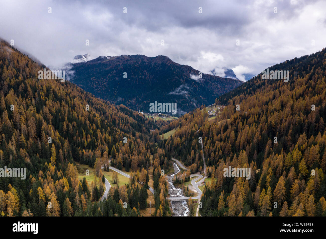 Beautiful italian dolomites autumn hi-res stock photography and images ...
